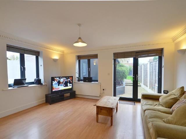 3 bedroom house semi detached