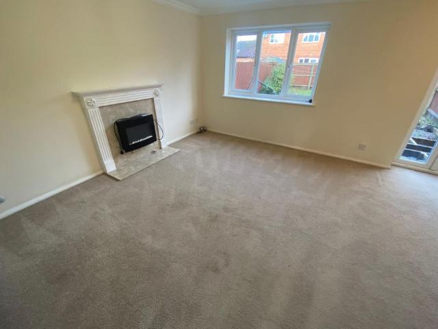 3 bedroom house semi detached to rent