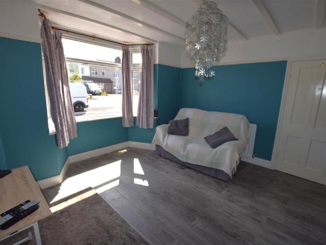 3 bedroom house semi detached to rent