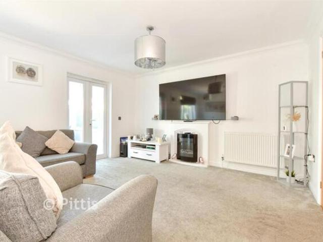 3 Bedroom House Shanklin Isle Of Wight LS100426321