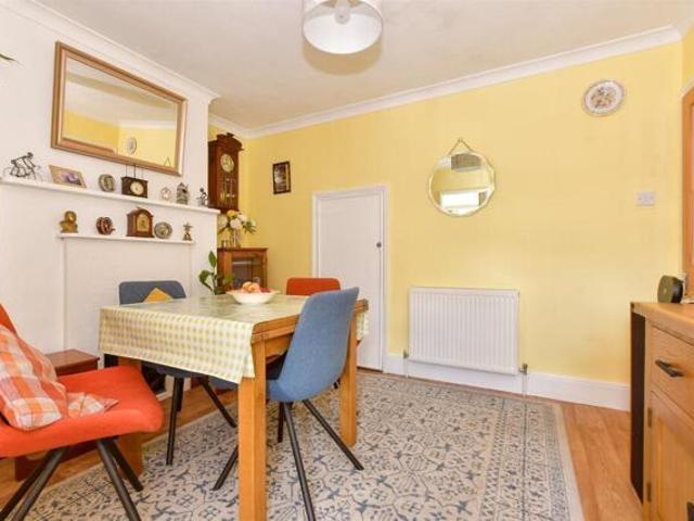3 Bedroom House Shanklin Isle Of Wight LS98477357