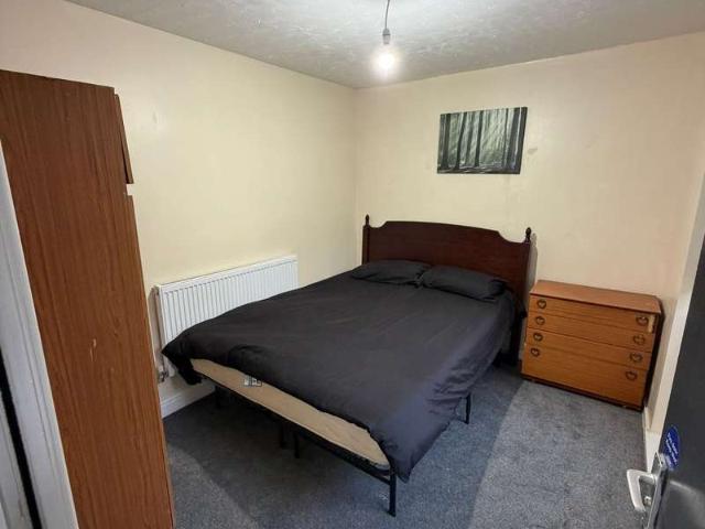 3 Bedroom House Share