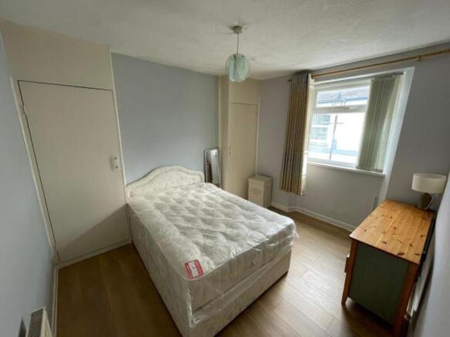 3 bedroom house share for rent in 33 Providence Street, PL4