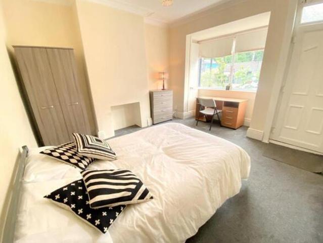 3 bedroom house share for rent in 52b Stalker Lees Road, Ecclesall, S11