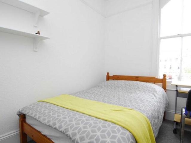 3 bedroom house share for rent in 6 Napier Terrace, Maisonette, PL4
