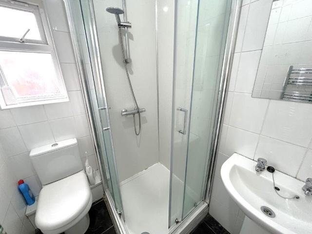 3 bedroom house share for rent in 70a Victoria Street, City Centre, S3