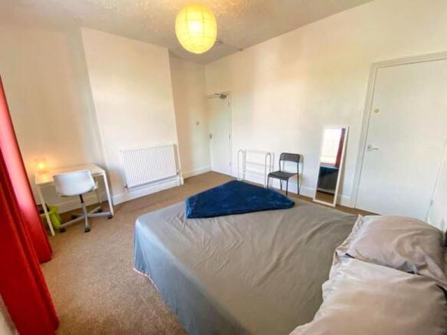 3 bedroom house share for rent in 79 City Road, City Centre, S2