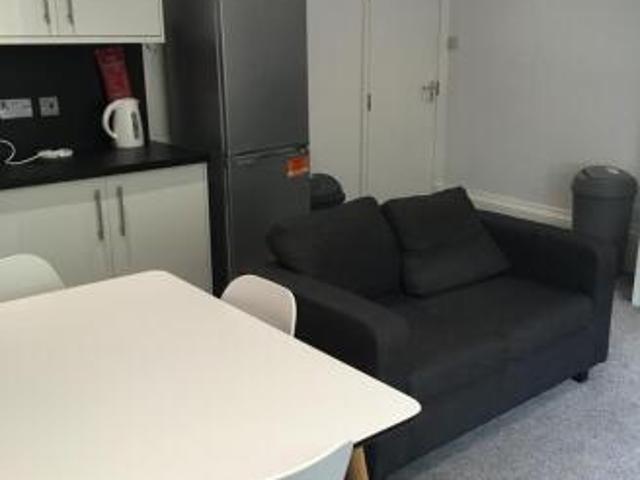 3 bedroom house share for rent in Room in 3 bed, Cottingham Road, Hull, HU5