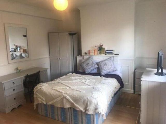 3 bedroom house share for rent in Canon beck road, SE16