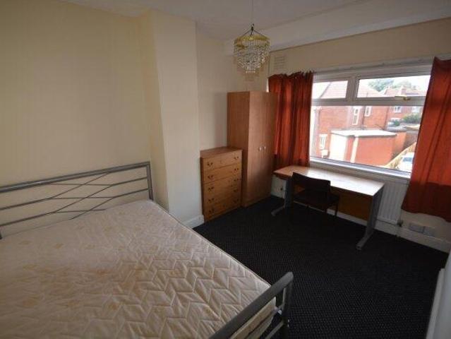 3 bedroom house share for rent in Ash Gardens, LS6