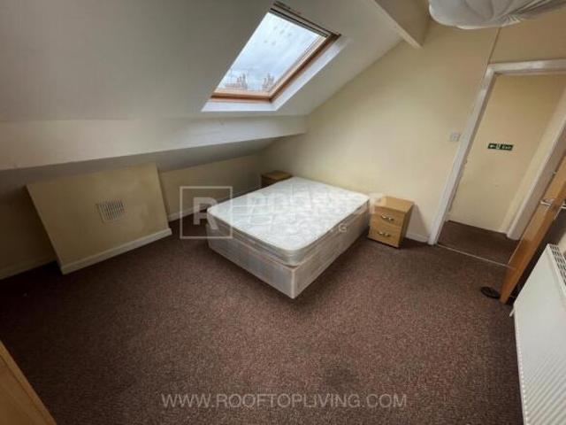 3 bedroom house share for rent in Beechwood Crescent, LS4