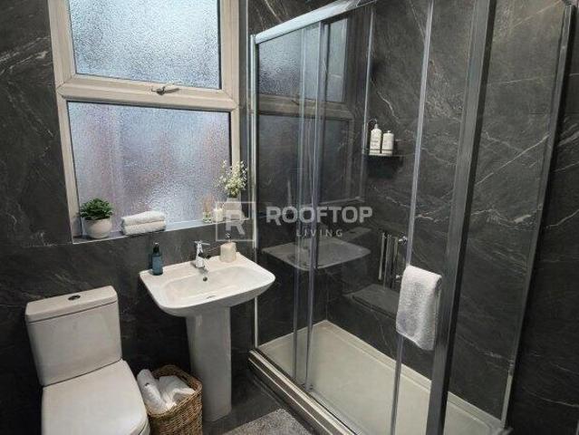 3 bedroom house share for rent in Beechwood Crescent, LS4