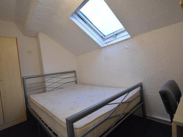 3 bedroom house share for rent in Brudenell Grove, LS6