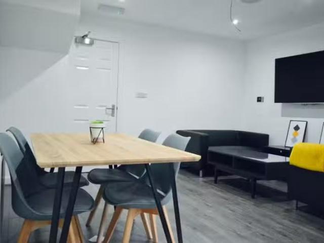 3 bedroom house share for rent in Gwenfron Road, Liverpool, Me.
