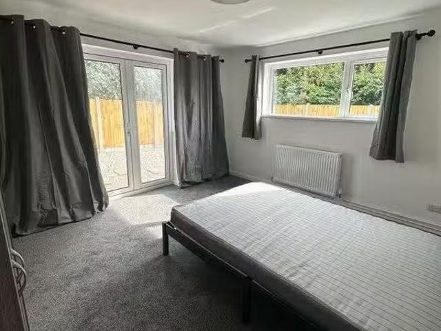 3 bedroom house share for rent in Kemsing Gardens, CT2