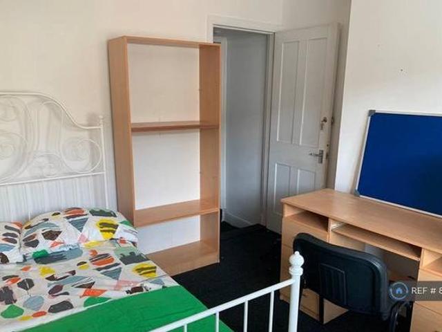 3 bedroom house share for rent in King Street Gillingham ME7