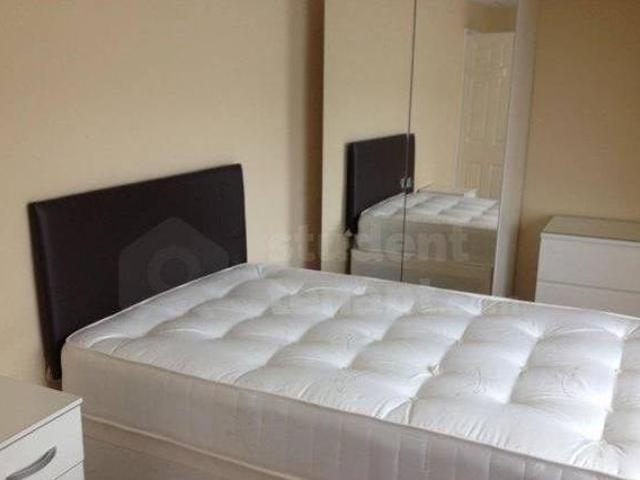 3 bedroom house share for rent in Hawkwood Crescent WR2