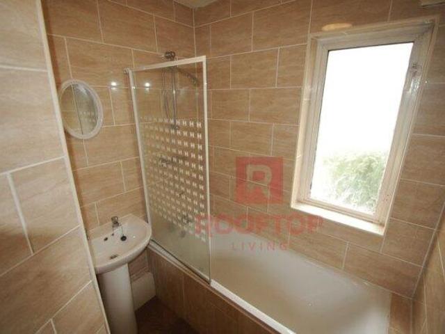 3 bedroom house share for rent in Langdale Avenue, LS6