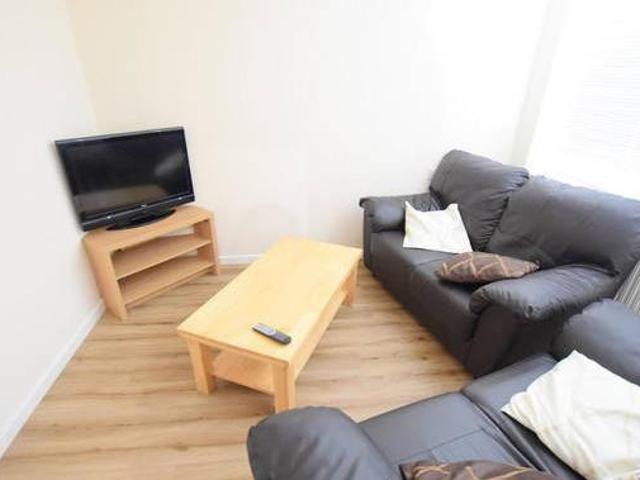 3 bedroom house share for rent in Mons Road Student House 21 22 LN1