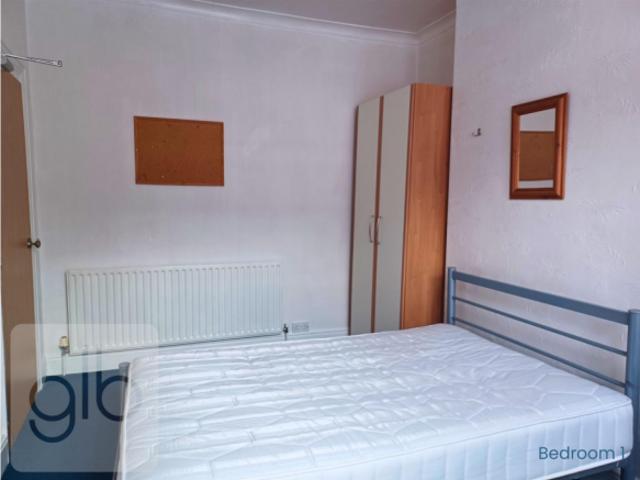 3 bedroom house share for rent in Sir Thomas Whites Road, Coventry, CV5