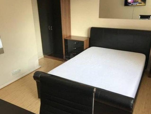 3 bedroom house share for rent in Wordsworth Road LE11