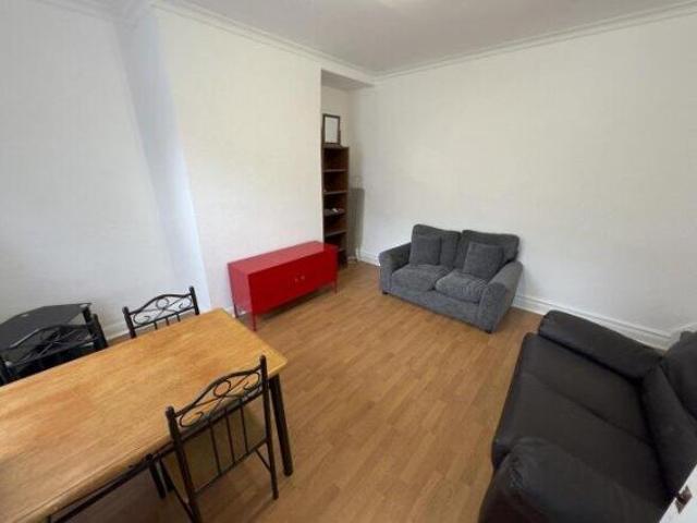 3 bedroom house share for rent in Winfield Terrace, LS2