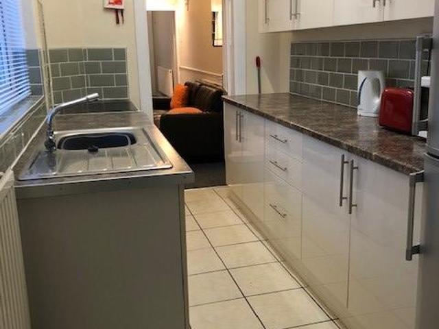 3 bedroom House share To Let