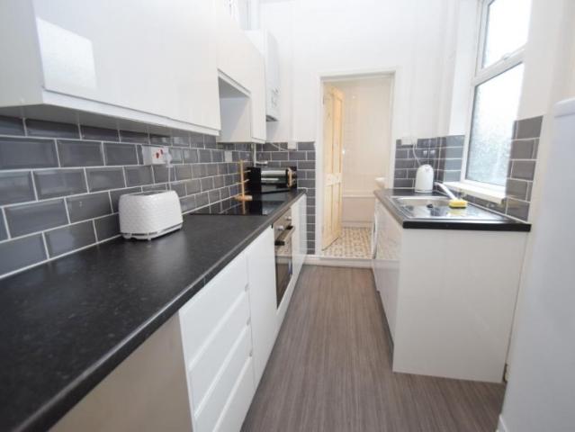 3 bedroom House share To Let