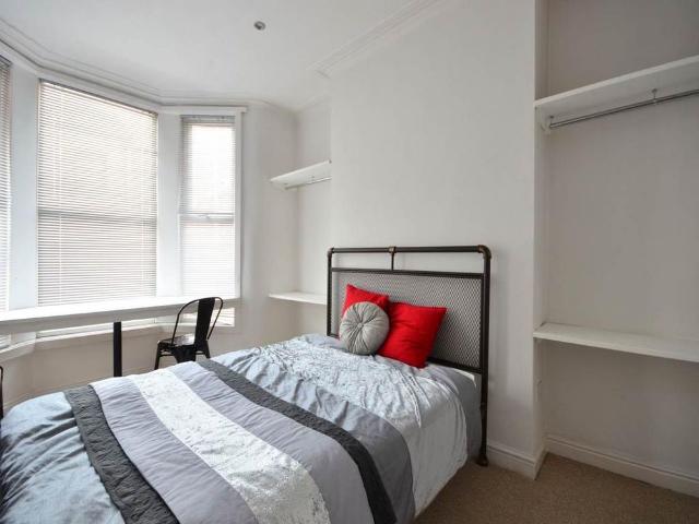 3 bedroom house share to rent