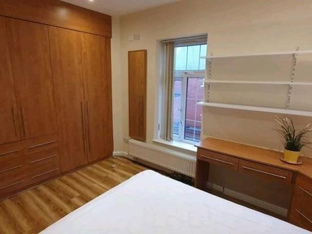 3 bedroom house share to rent
