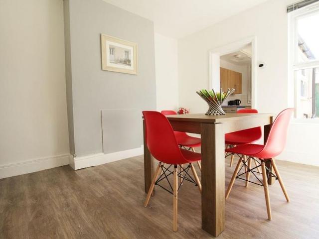 3 bedroom house share to rent