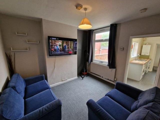3 bedroom house share to rent