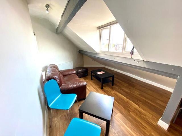 3 bedroom house share to rent
