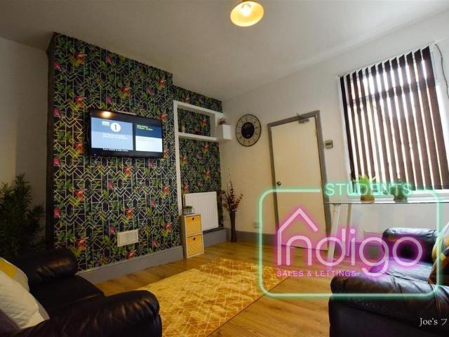 3 bedroom house share to rent