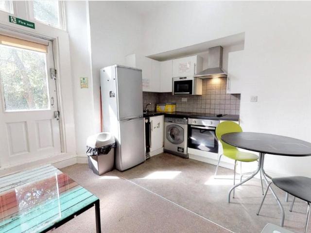 3 bedroom house share to rent