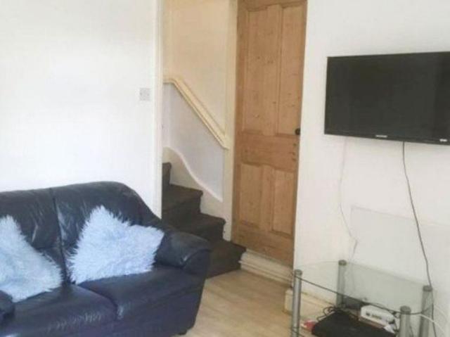 3 bedroom house share to rent
