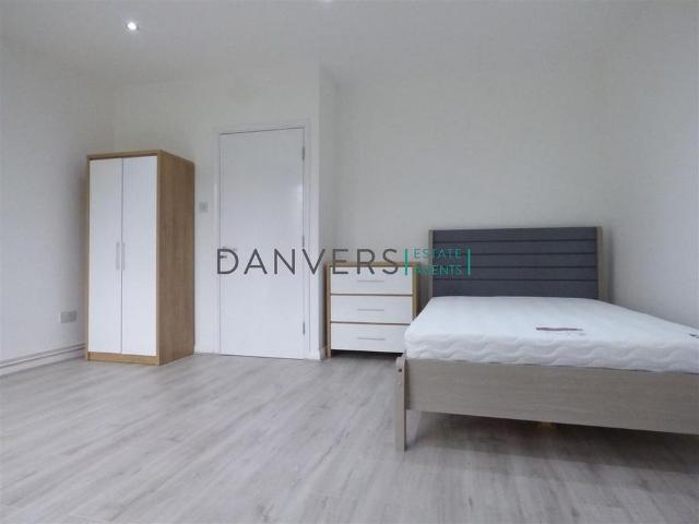 3 bedroom house share to rent
