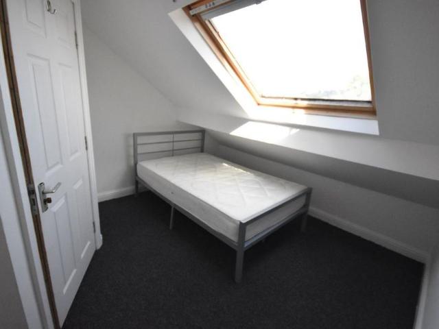 3 bedroom house share to rent