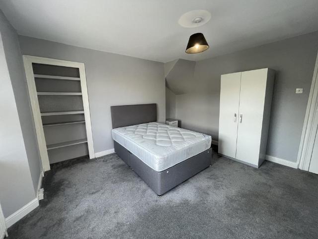 3 bedroom house share to rent