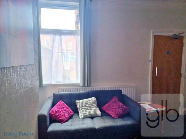 3 bedroom house share to rent