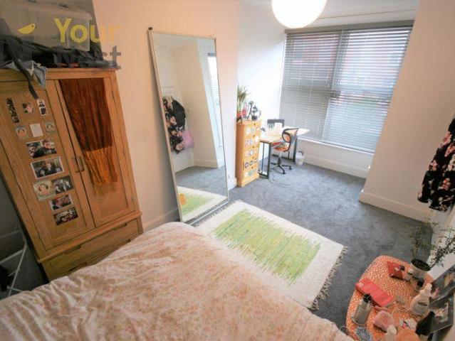 3 bedroom house share to rent