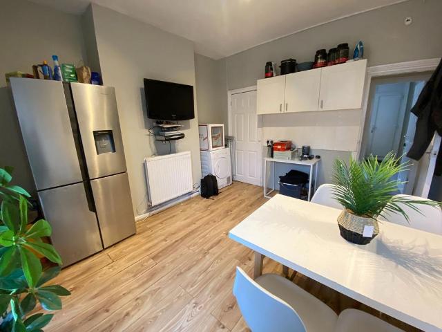 3 bedroom house share to rent