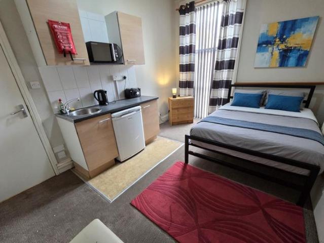 3 bedroom house share to rent