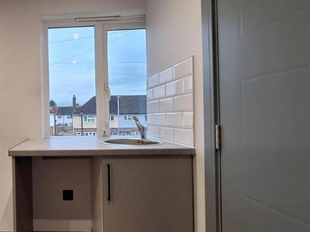 3 bedroom house share to rent
