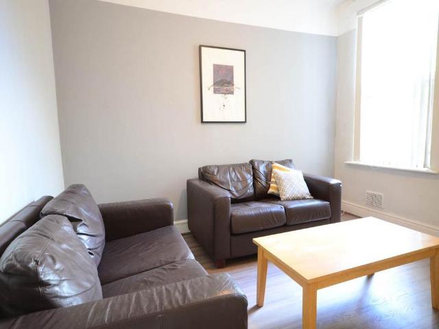 3 bedroom house share to rent