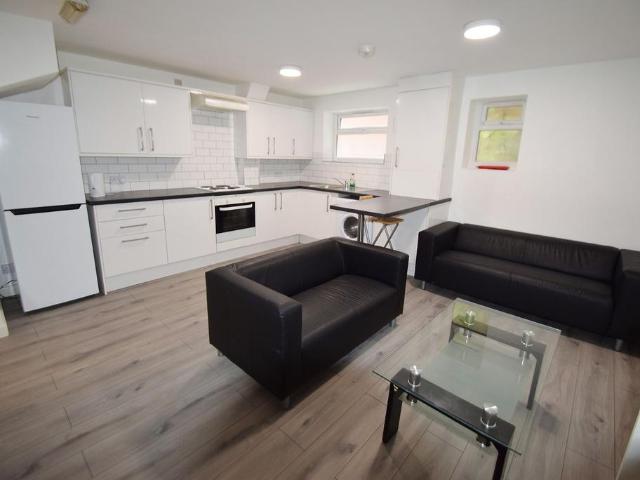 3 bedroom house share to rent
