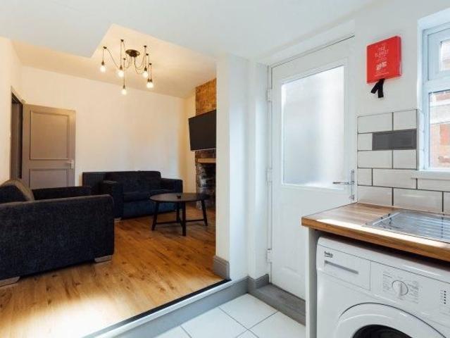 3 bedroom house share to rent