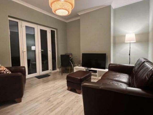 3 bedroom house share to rent