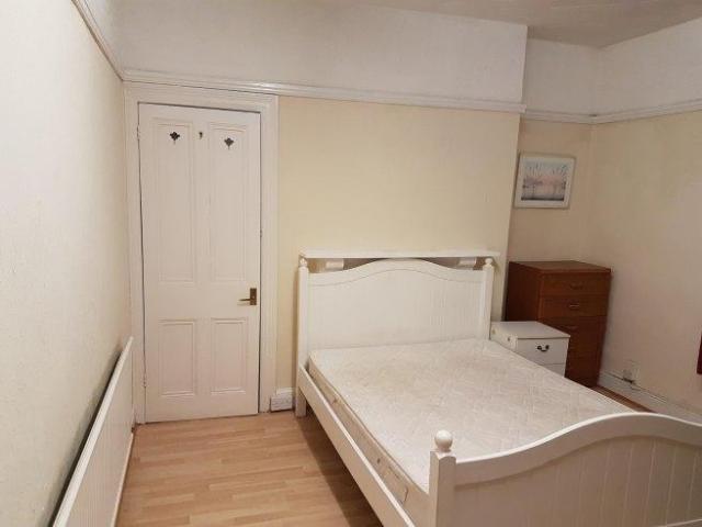 3 bedroom house share to rent