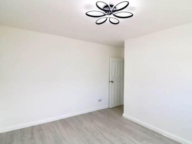 3 bedroom house share to rent
